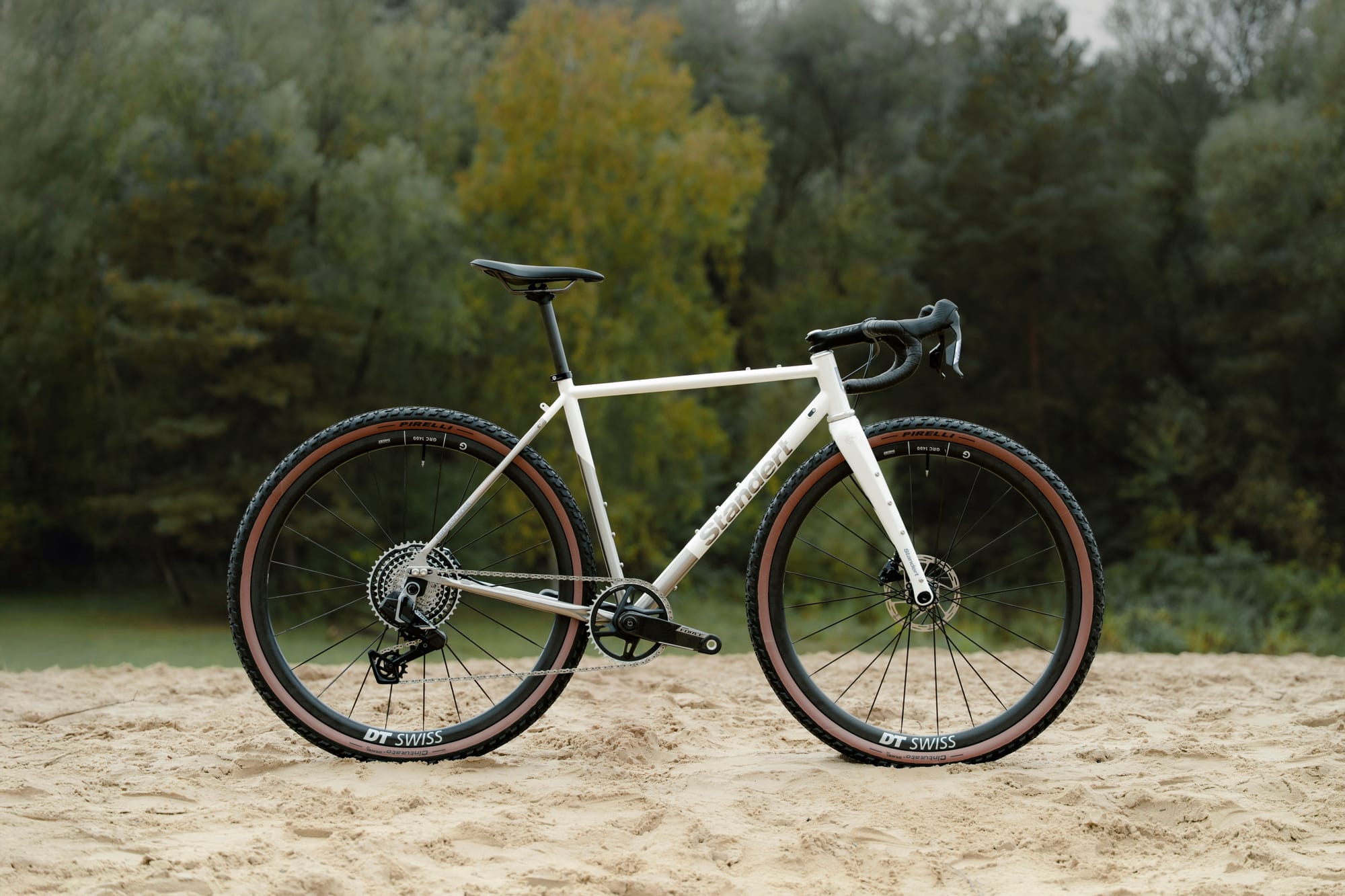 Standert updates Erdgeschoss steel adventure bike
